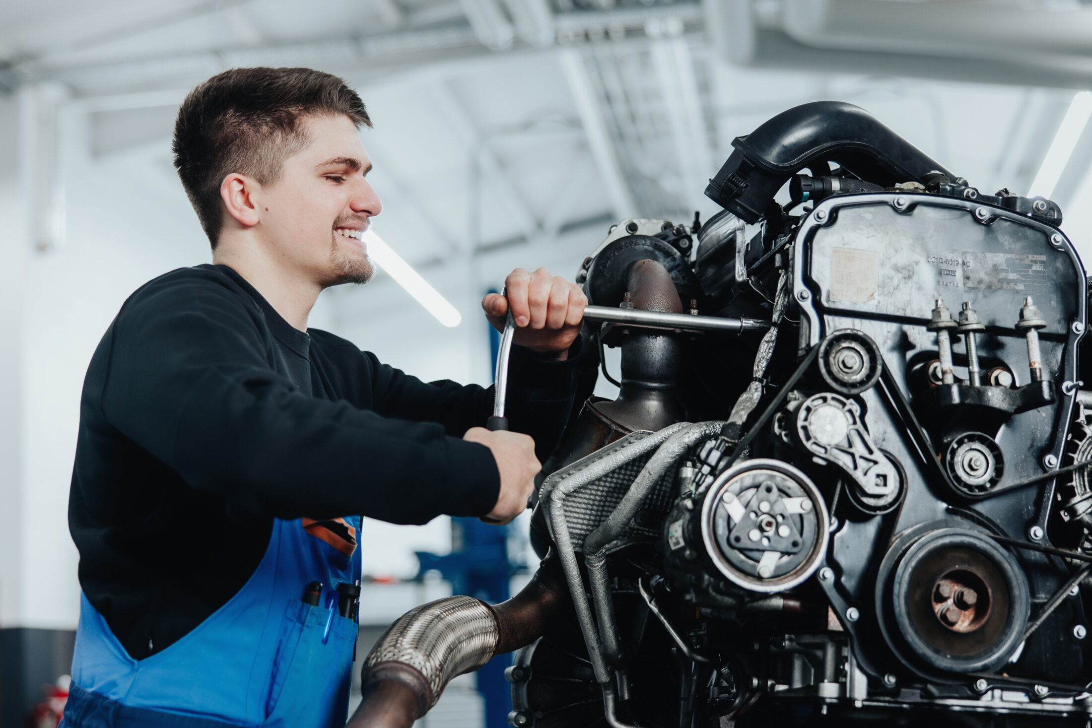 Ausbildung Kfz-Mechatroniker PKW-Technik | ernst + könig | Dein Ford ...